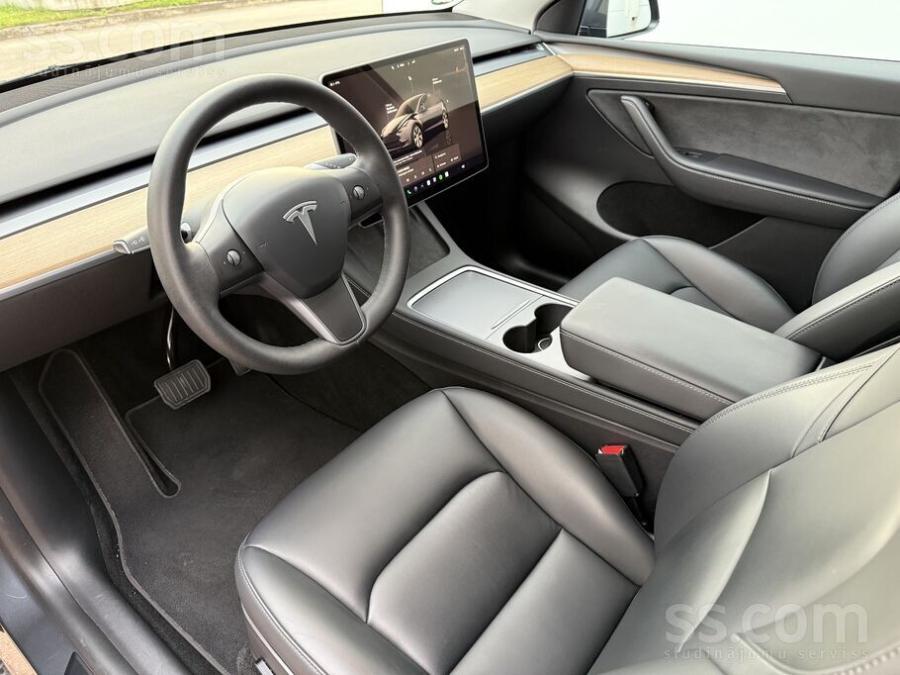 Grey Tesla Model Y 2022 in Riga, with an engine capacity of 0.00 L and mileage of 98 thousand km for 33500 €, photo 7 on AUTOMOTO.COM.LV