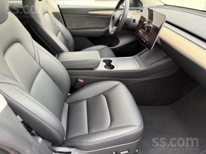 Grey Tesla Model Y 2022 in Riga, with an engine capacity of 0.00 L and mileage of 98 thousand km for 33500 €, photo 9 on AUTOMOTO.COM.LV