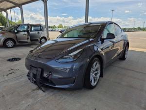 Grey Tesla Model Y 2022 in Kaunas, with an engine capacity of 0.00 L and mileage of 89 thousand km for 18500 €, photo  on AUTOMOTO.COM.LV