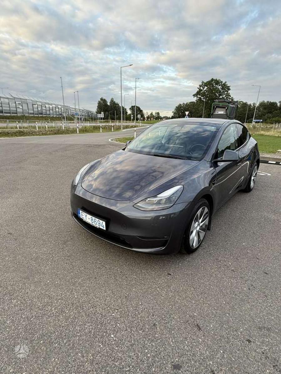 Grey Tesla Model Y 2022 in Marijampole, with an engine capacity of 0.00 L and mileage of 135 thousand km for 27900 €, photo 1 on AUTOMOTO.COM.LV