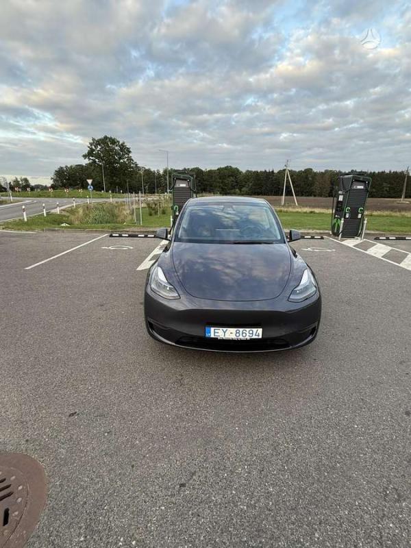 Grey Tesla Model Y 2022 in Marijampole, with an engine capacity of 0.00 L and mileage of 135 thousand km for 27900 €, photo 5 on AUTOMOTO.COM.LV