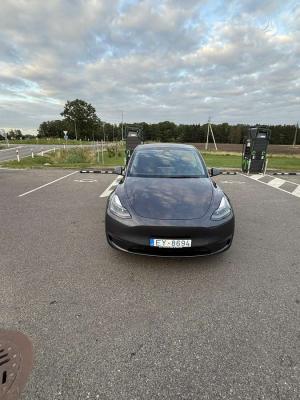 Grey Tesla Model Y 2022 in Marijampole, with an engine capacity of 0.00 L and mileage of 135 thousand km for 27900 €, photo 6 on AUTOMOTO.COM.LV
