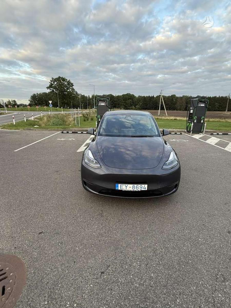 Grey Tesla Model Y 2022 in Marijampole, with an engine capacity of 0.00 L and mileage of 135 thousand km for 27900 €, photo 6 on AUTOMOTO.COM.LV