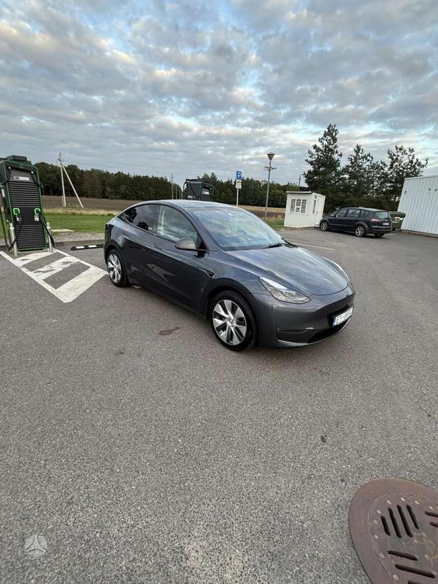 Grey Tesla Model Y 2022 in Marijampole, with an engine capacity of 0.00 L and mileage of 135 thousand km for 27900 €, photo 7 on AUTOMOTO.COM.LV