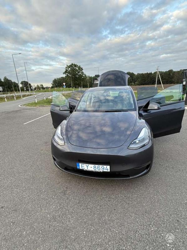 Grey Tesla Model Y 2022 in Marijampole, with an engine capacity of 0.00 L and mileage of 135 thousand km for 27900 €, photo 8 on AUTOMOTO.COM.LV
