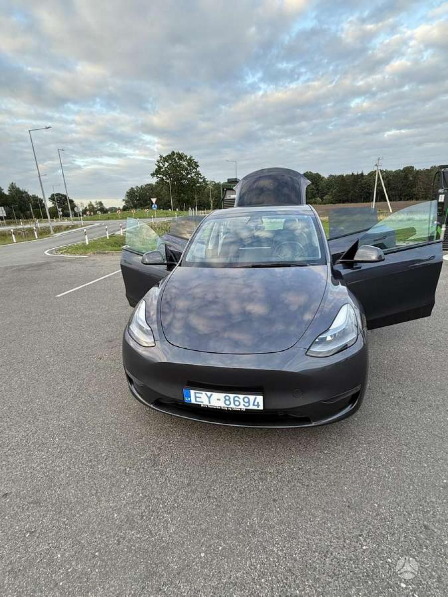 Grey Tesla Model Y 2022 in Marijampole, with an engine capacity of 0.00 L and mileage of 135 thousand km for 27900 €, photo 9 on AUTOMOTO.COM.LV