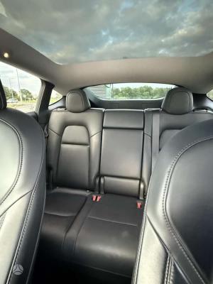 Grey Tesla Model Y 2022 in Marijampole, with an engine capacity of 0.00 L and mileage of 135 thousand km for 27900 €, photo 11 on AUTOMOTO.COM.LV