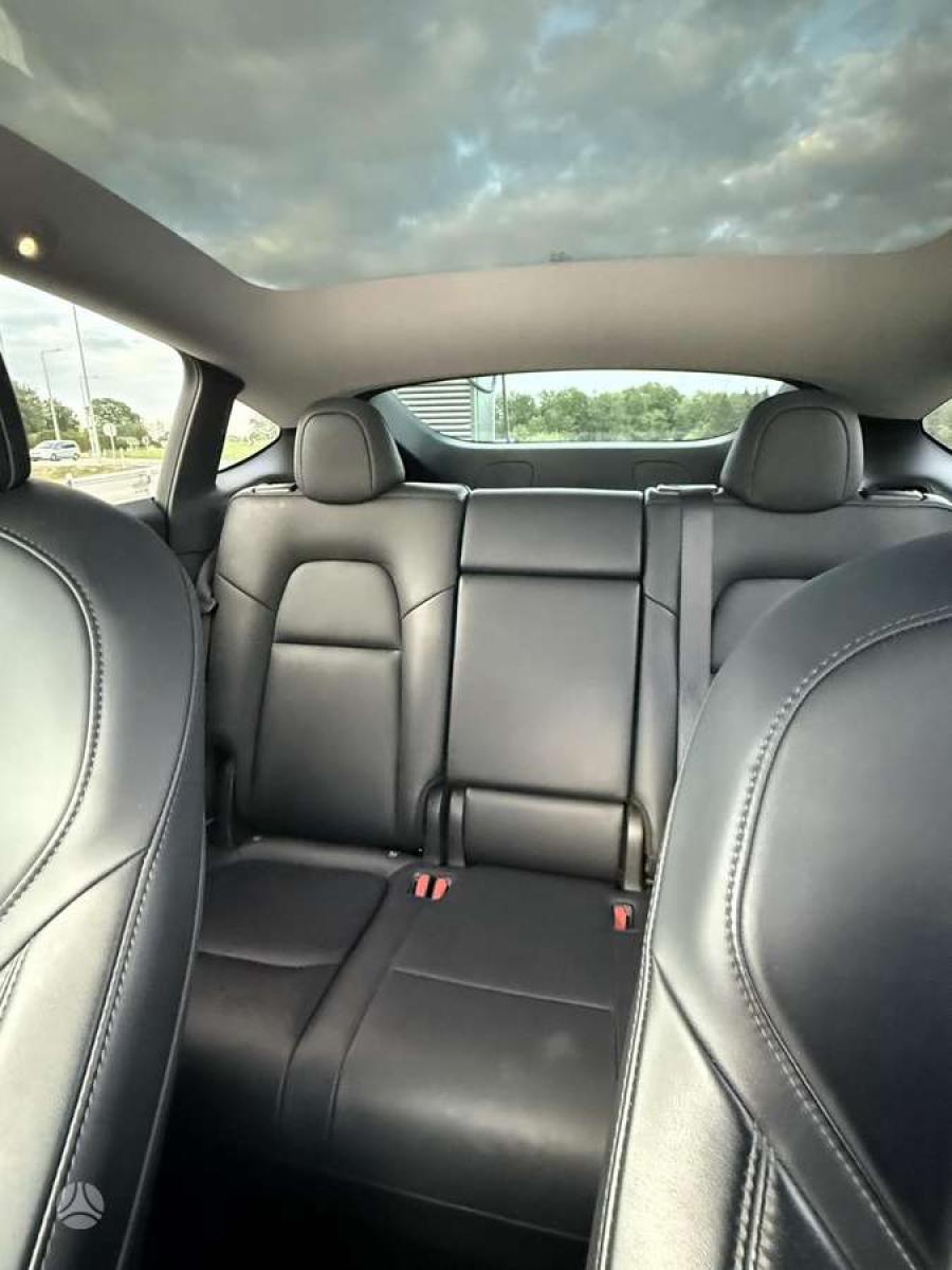 Grey Tesla Model Y 2022 in Marijampole, with an engine capacity of 0.00 L and mileage of 135 thousand km for 27900 €, photo 11 on AUTOMOTO.COM.LV