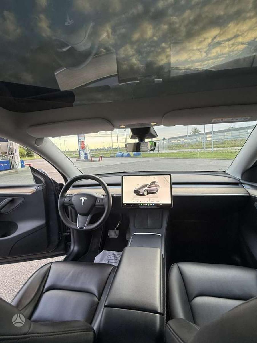 Grey Tesla Model Y 2022 in Marijampole, with an engine capacity of 0.00 L and mileage of 135 thousand km for 27900 €, photo 16 on AUTOMOTO.COM.LV
