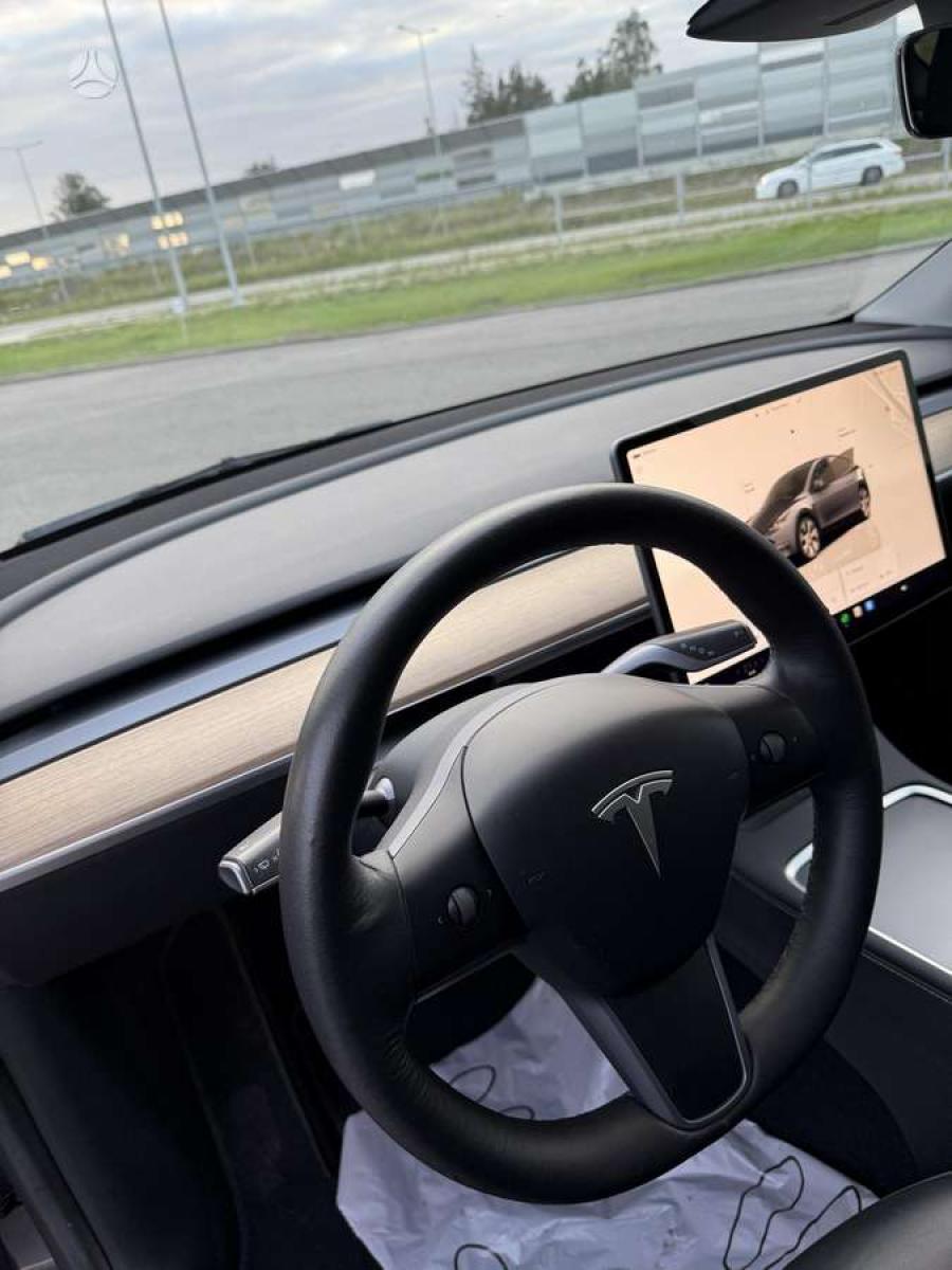 Grey Tesla Model Y 2022 in Marijampole, with an engine capacity of 0.00 L and mileage of 135 thousand km for 27900 €, photo 22 on AUTOMOTO.COM.LV