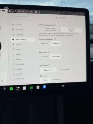 Grey Tesla Model Y 2022 in Marijampole, with an engine capacity of 0.00 L and mileage of 135 thousand km for 27900 €, photo 26 on AUTOMOTO.COM.LV