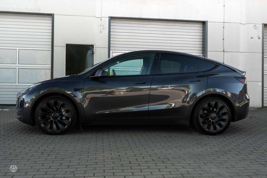 Pelēks Tesla Model Y 2022 Viļņa, ar dzinēja tilpumu 0.00 L un nobraukumu 116 tūkst. km par 29000 €, foto 3 vietnē AUTOMOTO.COM.LV