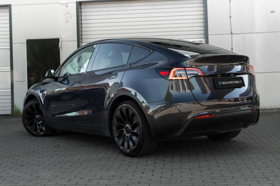 Pelēks Tesla Model Y 2022 Viļņa, ar dzinēja tilpumu 0.00 L un nobraukumu 116 tūkst. km par 29000 €, foto 4 vietnē AUTOMOTO.COM.LV