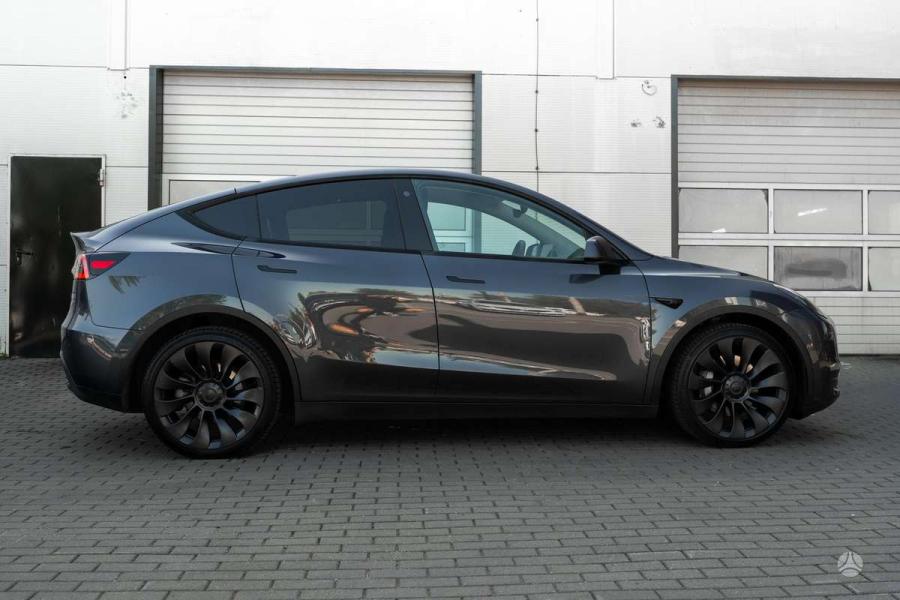 Pelēks Tesla Model Y 2022 Viļņa, ar dzinēja tilpumu 0.00 L un nobraukumu 116 tūkst. km par 29000 €, foto 6 vietnē AUTOMOTO.COM.LV