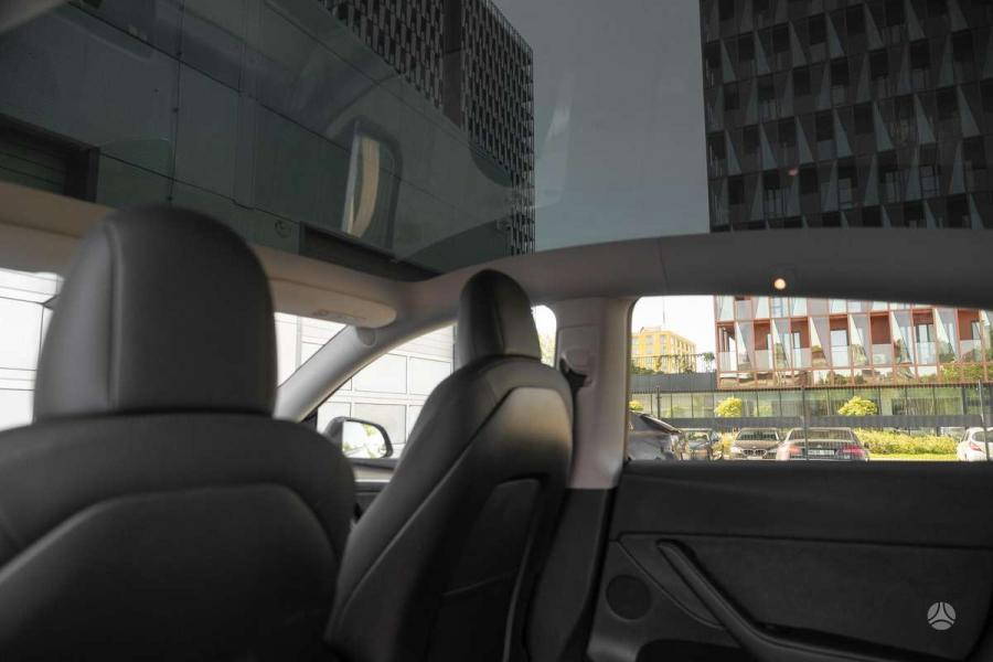Pelēks Tesla Model Y 2022 Viļņa, ar dzinēja tilpumu 0.00 L un nobraukumu 116 tūkst. km par 29000 €, foto 18 vietnē AUTOMOTO.COM.LV