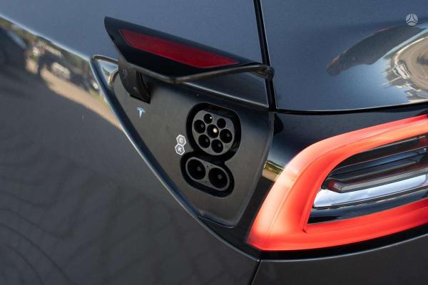 Pelēks Tesla Model Y 2022 Viļņa, ar dzinēja tilpumu 0.00 L un nobraukumu 65 tūkst. km par 33000 €, foto 8 vietnē AUTOMOTO.COM.LV
