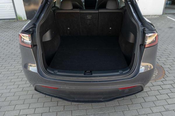 Pelēks Tesla Model Y 2022 Viļņa, ar dzinēja tilpumu 0.00 L un nobraukumu 65 tūkst. km par 33000 €, foto 10 vietnē AUTOMOTO.COM.LV