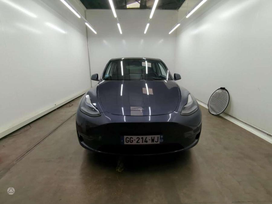 Grey Tesla Model Y 2022 in Vilnius, with an engine capacity of 0.00 L and mileage of 102 thousand km for 33490 €, photo 3 on AUTOMOTO.COM.LV