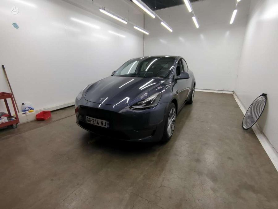 Grey Tesla Model Y 2022 in Vilnius, with an engine capacity of 0.00 L and mileage of 102 thousand km for 33490 €, photo 4 on AUTOMOTO.COM.LV