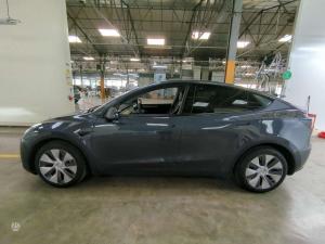 Grey Tesla Model Y 2022 in Vilnius, with an engine capacity of 0.00 L and mileage of 102 thousand km for 33490 €, photo 7 on AUTOMOTO.COM.LV