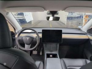 Grey Tesla Model Y 2022 in Vilnius, with an engine capacity of 0.00 L and mileage of 102 thousand km for 33490 €, photo 10 on AUTOMOTO.COM.LV