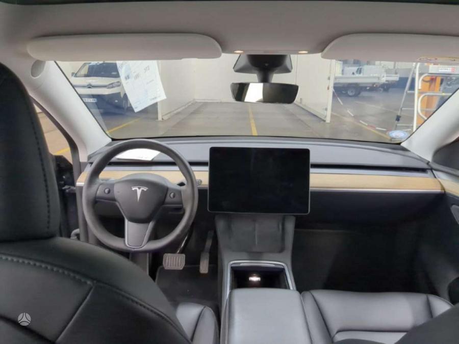 Grey Tesla Model Y 2022 in Vilnius, with an engine capacity of 0.00 L and mileage of 102 thousand km for 33490 €, photo 10 on AUTOMOTO.COM.LV