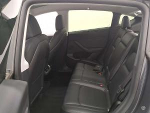 Grey Tesla Model Y 2022 in Vilnius, with an engine capacity of 0.00 L and mileage of 102 thousand km for 33490 €, photo 15 on AUTOMOTO.COM.LV
