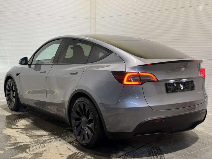 Pelēks Tesla Model Y 2023 Viļņa, ar dzinēja tilpumu 0.00 L un nobraukumu 33 tūkst. km par 41950 €, foto 4 vietnē AUTOMOTO.COM.LV