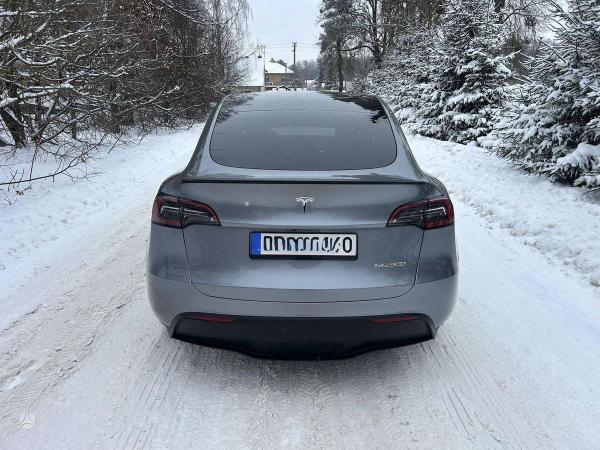 Grey Tesla Model Y 2023 in Kaunas, with an engine capacity of 0.00 L and mileage of 38 thousand km for 36500 €, photo 5 on AUTOMOTO.COM.LV