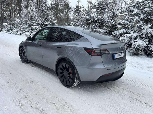 Grey Tesla Model Y 2023 in Kaunas, with an engine capacity of 0.00 L and mileage of 38 thousand km for 36500 €, photo 6 on AUTOMOTO.COM.LV
