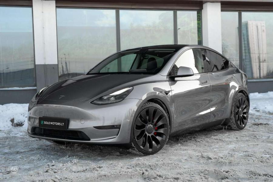 Grey Tesla Model Y 2023 in Vilnius, with an engine capacity of 0.00 L and mileage of 39 thousand km for 37000 €, photo 1 on AUTOMOTO.COM.LV