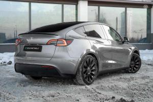 Grey Tesla Model Y 2023 in Vilnius, with an engine capacity of 0.00 L and mileage of 39 thousand km for 37000 €, photo 6 on AUTOMOTO.COM.LV