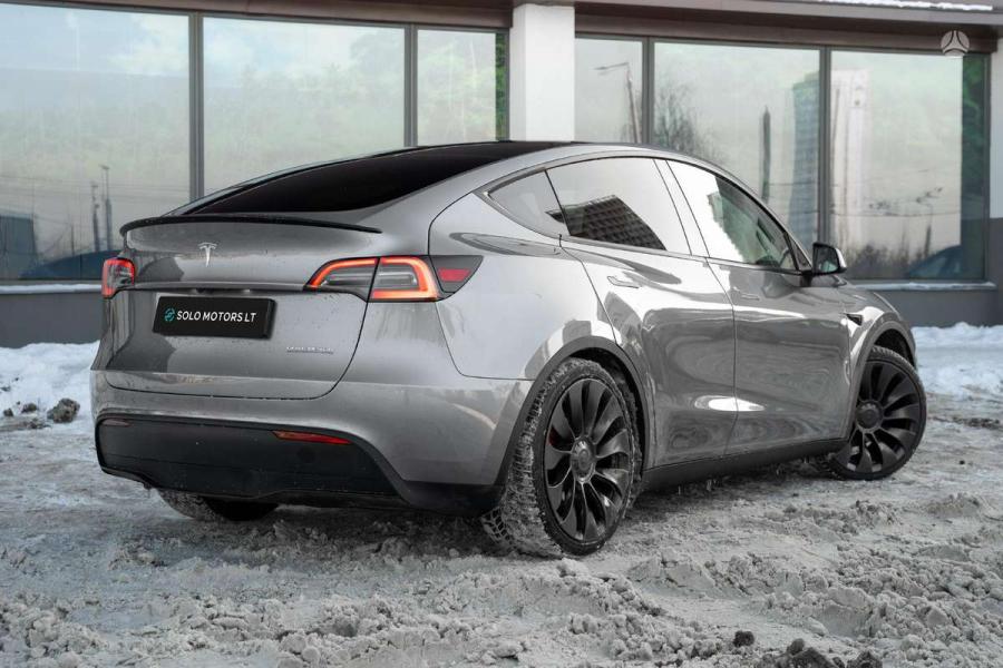 Grey Tesla Model Y 2023 in Vilnius, with an engine capacity of 0.00 L and mileage of 39 thousand km for 37000 €, photo 6 on AUTOMOTO.COM.LV