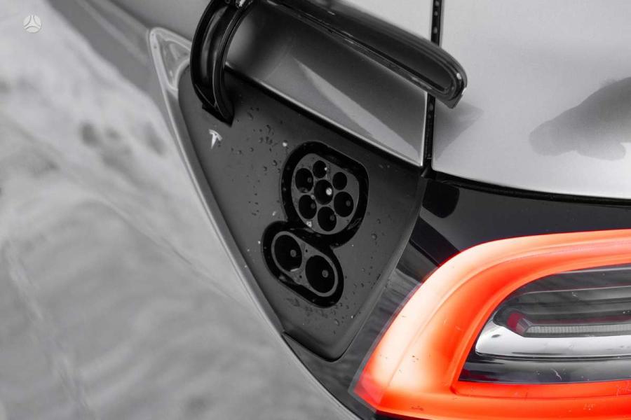 Grey Tesla Model Y 2023 in Vilnius, with an engine capacity of 0.00 L and mileage of 39 thousand km for 37000 €, photo 10 on AUTOMOTO.COM.LV