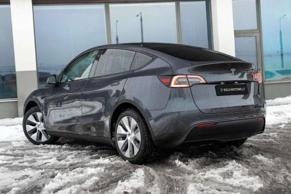 Pelēks Tesla Model Y 2023 Viļņa, ar dzinēja tilpumu 0.00 L un nobraukumu 30 tūkst. km par 28950 €, foto 3 vietnē AUTOMOTO.COM.LV