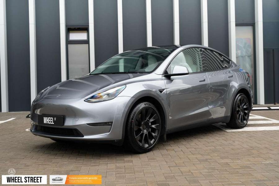 Grey Tesla Model Y 2023 in Vilnius, with an engine capacity of 0.00 L and mileage of 29 thousand km for 40900 €, photo 1 on AUTOMOTO.COM.LV