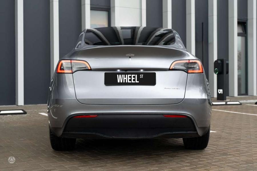 Grey Tesla Model Y 2023 in Vilnius, with an engine capacity of 0.00 L and mileage of 29 thousand km for 40900 €, photo 5 on AUTOMOTO.COM.LV