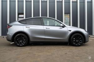 Grey Tesla Model Y 2023 in Vilnius, with an engine capacity of 0.00 L and mileage of 29 thousand km for 40900 €, photo 7 on AUTOMOTO.COM.LV