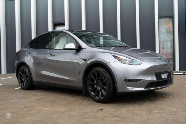 Grey Tesla Model Y 2023 in Vilnius, with an engine capacity of 0.00 L and mileage of 29 thousand km for 40900 €, photo 7 on AUTOMOTO.COM.LV