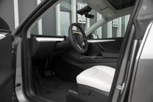 Grey Tesla Model Y 2023 in Vilnius, with an engine capacity of 0.00 L and mileage of 29 thousand km for 40900 €, photo 14 on AUTOMOTO.COM.LV
