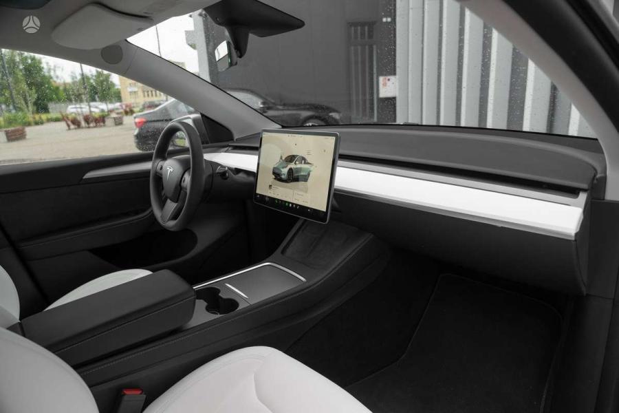 Grey Tesla Model Y 2023 in Vilnius, with an engine capacity of 0.00 L and mileage of 29 thousand km for 40900 €, photo 17 on AUTOMOTO.COM.LV