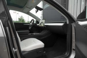 Grey Tesla Model Y 2023 in Vilnius, with an engine capacity of 0.00 L and mileage of 29 thousand km for 40900 €, photo 18 on AUTOMOTO.COM.LV