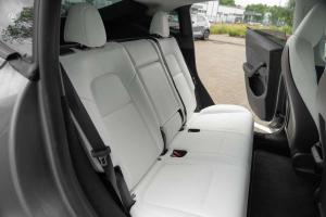 Grey Tesla Model Y 2023 in Vilnius, with an engine capacity of 0.00 L and mileage of 29 thousand km for 40900 €, photo 20 on AUTOMOTO.COM.LV