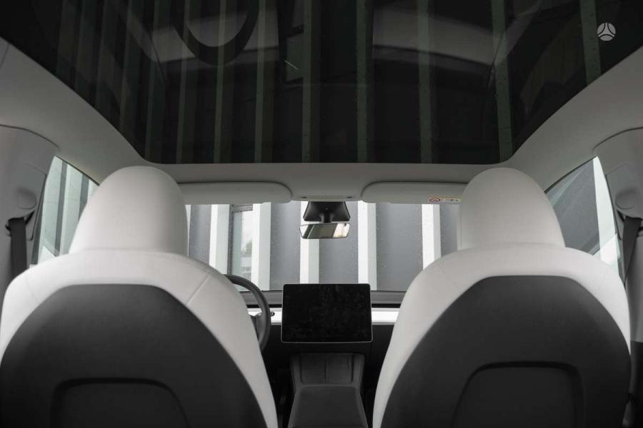 Grey Tesla Model Y 2023 in Vilnius, with an engine capacity of 0.00 L and mileage of 29 thousand km for 40900 €, photo 21 on AUTOMOTO.COM.LV