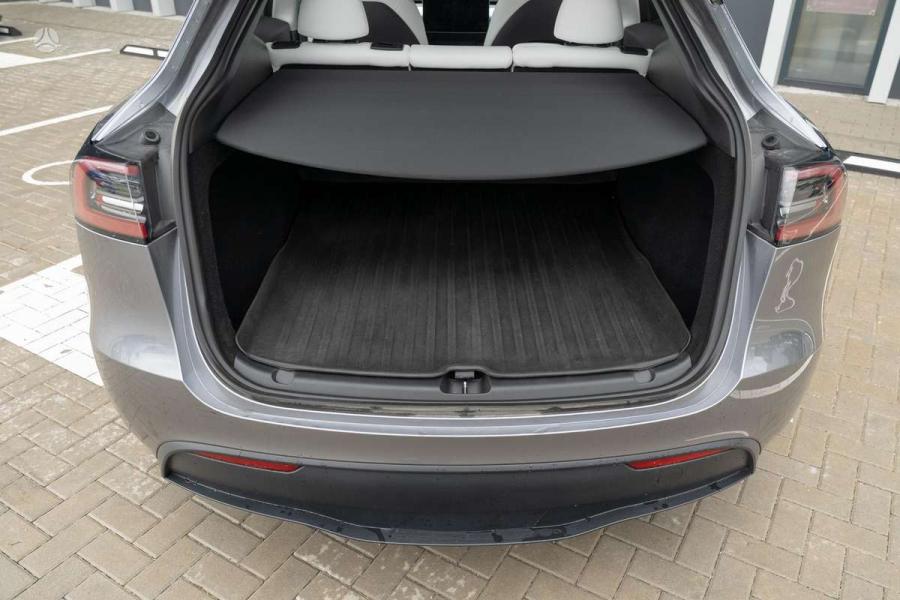 Grey Tesla Model Y 2023 in Vilnius, with an engine capacity of 0.00 L and mileage of 29 thousand km for 40900 €, photo 22 on AUTOMOTO.COM.LV