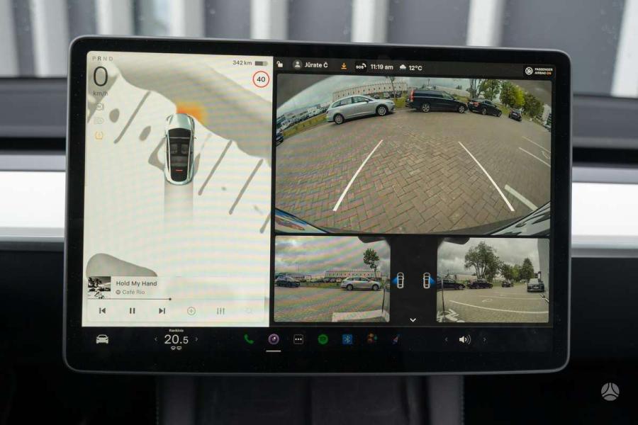 Grey Tesla Model Y 2023 in Vilnius, with an engine capacity of 0.00 L and mileage of 29 thousand km for 40900 €, photo 30 on AUTOMOTO.COM.LV