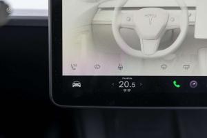 Grey Tesla Model Y 2023 in Vilnius, with an engine capacity of 0.00 L and mileage of 29 thousand km for 40900 €, photo 33 on AUTOMOTO.COM.LV