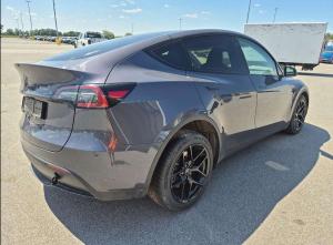 Grey Tesla Model Y 2023 in Klaipeda, with an engine capacity of 0.00 L and mileage of 28 thousand km for 11100 €, photo  on AUTOMOTO.COM.LV
