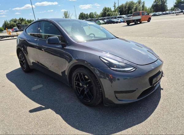 Pelēks Tesla Model Y 2023 Klaipėda, ar dzinēja tilpumu 0.00 L un nobraukumu 28 tūkst. km par 11100 €, foto 4 vietnē AUTOMOTO.COM.LV