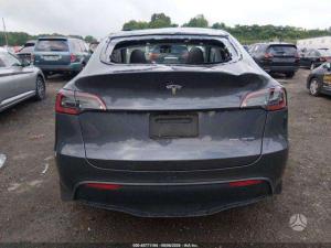 Grey Tesla Model Y 2023 in Klaipeda, with an engine capacity of 0.00 L and mileage of 35 thousand km for 20000 €, photo 4 on AUTOMOTO.COM.LV
